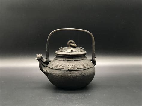 【やや傷や汚れあり】煎茶道具 時代 秦 蔵六 鉄瓶 少砂瓶 獣口 饕餮紋 環摘蓋 800mlの落札情報詳細 Yahoo オークション落札