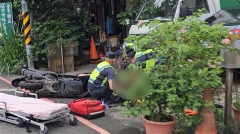 七旬老翁駕車突跨越中線 右轉機車騎士閃避不及 頭部重創身亡 民視新聞網