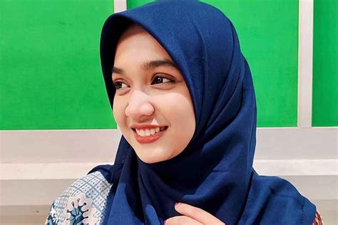 Aktif Berbagi Pesan Dakwah Ning Umi Laila Diganjar Golden Buzzer Scholarship Pascasarjana Uinsa