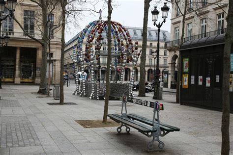 Coronavirus Les Incroyables Images De Paris Déserté Pendant Le