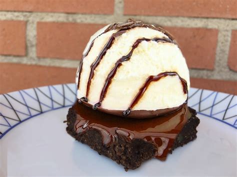 BROWNIE EN FREIDORA DE AIRE CON HELADO DE VAINILLA SIN AZÚCAR Little