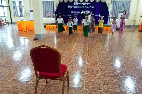 သံတွဲခရိုင်လူထုအခြေပြုဗဟိုဌာန Community Centre ၌ မူလတန်းကလေးငယ်များ