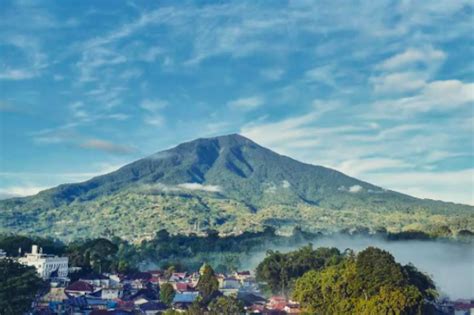 Gunung Singgalang Favorit Pendaki Yang Melegenda Karena Ilmu Silat Harimau