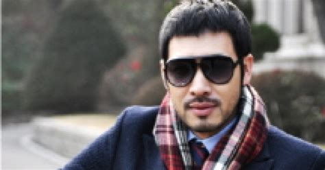 남자닷컴의 붙이는 수염 사칼토즈로 콧수염 구렛나룻 꿈 이루세요