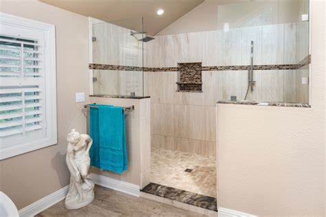 Large Open Shower With Tile Detail Contemporary Bathroom San