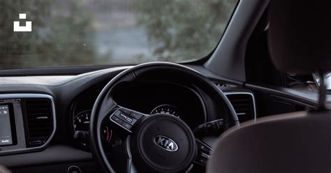 블랙과 실버 메르세데스 벤츠 스티어링 휠 사진 Unsplash의 무료 페샤와르 이미지