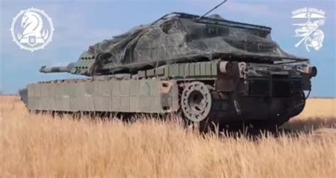 画像ギャラリー もはや別モノ ウクライナ版「最強の戦車」増加装甲マシマシ姿 公式が映像で公開 乗りものニュース