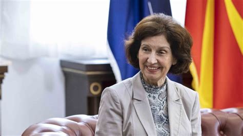 Сиљановска Давкова со Муцунски и Љутков во петок во Софија