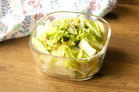 10分で大量消費に！やみつき白菜の塩こうじ浅漬けの超簡単作り方。作り置き常備菜に最高！ つくりおき食堂