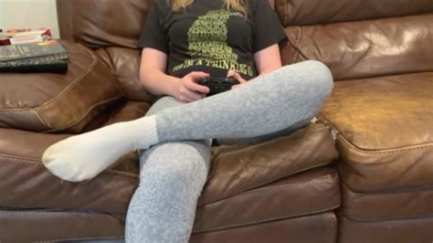 Peeing Leggings Infront Of A Date ThisVid Com