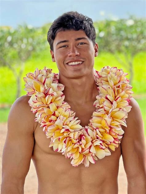 Pin By Victor Gabriel On Humanos Samoan Men Polynesian Men Native