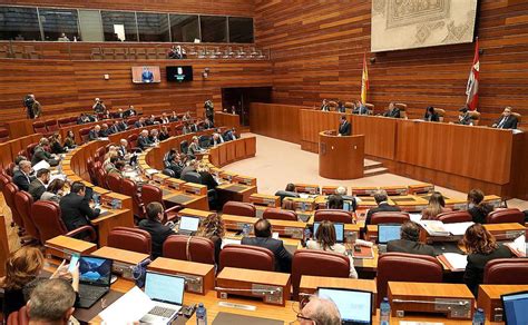 El PSOE exige corregir el atentado contra el Diálogo Social y Vox habla de chantaje y