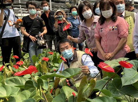 因應武漢肺炎（2019冠狀病毒疾病，covid 19）疫情，大甲鎮瀾宮控管入廟人流，廟內人數若超過100人，參拜民眾就要先在廟埕等候