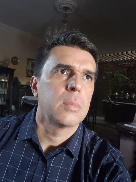 Em Passos Lentos Chego L Claudio Marques Freire Filho O Claudinho