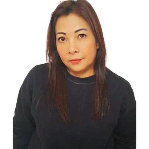 Professional Massage Therapist Cara Pamper Bubbles Massage
