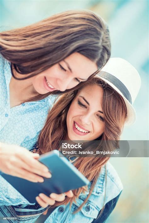 두 명의 가장 친한 친구는 Selfie를 복용 20 29세에 대한 스톡 사진 및 기타 이미지 20 29세 관광 관광객