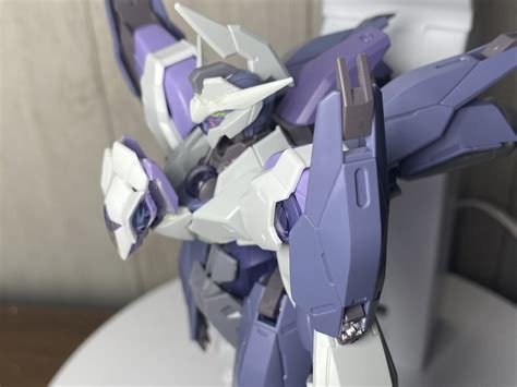 忙しかったりデザインに行き詰まったりしたので久しぶりの投稿です。頭部に少し手を加え、胸部装甲をコックピット部を隠す様に増設し更に開閉ギミックを