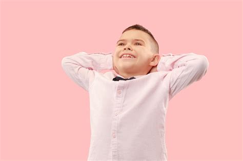 빛나는 성공 남자 행복 넋을 축 하 하는 승자가 되 고 남성 모델의 동적 활기찬 이미지 개념에 대한 스톡 사진 및 기타 이미지 개념 개념과 주제 교육 Istock