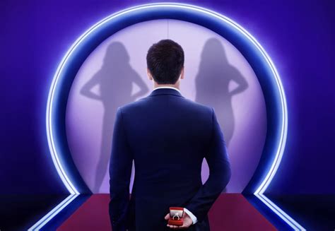 Love Is Blind Season 4 Stars Reveal What Its Really Like In The Pods