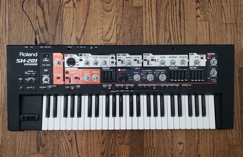 Roland SH-201 photo gallery - Syntaur