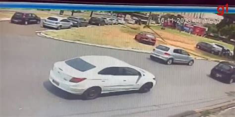 30 tiros Homem é executado na frente da delegacia em São Paulo