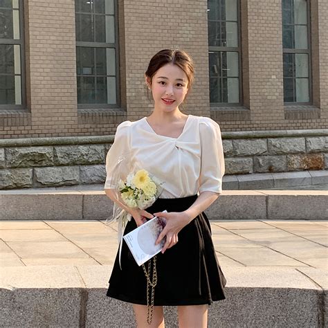 아뜨랑스 구김제로하객룩🚚부분당일발송 베르엘 퍼프소매 언발 꼬임 새틴 하객 블라우스 하객룩블라우스 새틴블라우스 퍼프소매블라우스 결혼식코디 여름블라우스 꾸안꾸룩 Bs8176