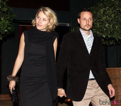 Haakon Y Mette Marit De Noruega En Una Fiesta En Londres Cuando Eran