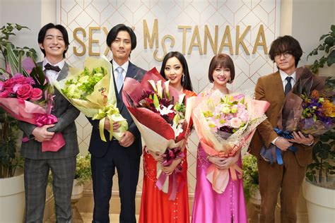 木南晴夏×生見愛瑠×毎熊克哉×川村壱馬×前田公輝、『セクシー田中さん』クランクアップ｜real Sound｜リアルサウンド 映画部
