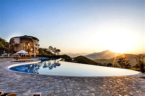 아찔한 모험 옆엔 우아한 힐링 있다