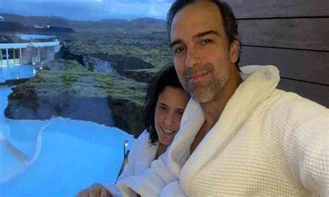 Tadeu Schmidt curte nova lua de mel romântica a esposa na Islândia