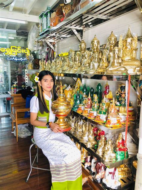 နတ်မြင်းပျံ 2 Handmade ဖိတ်စာ ယပ်တောင်