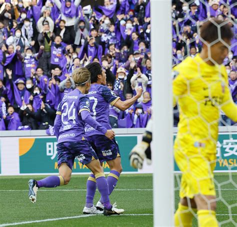 【広島】fw大橋祐紀デビュー戦で日本人初の快挙、開幕戦2年連続マルチ弾「勝つってうれしい」 J1写真ニュース 日刊スポーツ