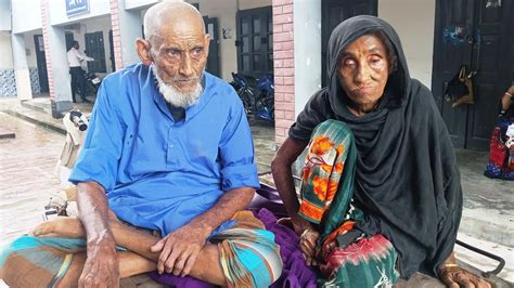 কৌশলে সম্পত্তি লিখে নিয়ে বৃদ্ধ বাবা মাকে বের করে দিলেন ২ ছেলে