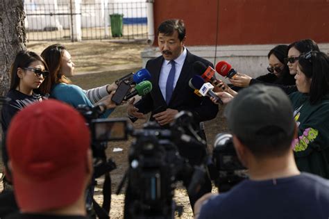 Бат Эрдэнэ ️Ард түмнийхээ мэдэх эрхийн төлөө улс орны өнцөг булан бүрт ажиллаж яваа бүх хэвлэл