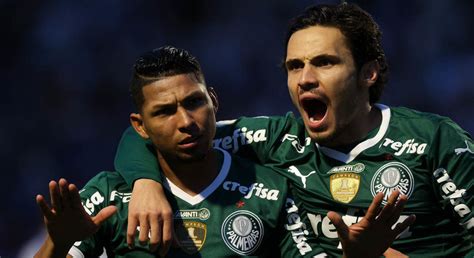 Veiga e Rony Ramon Menezes faz primeira convocação após era Tite