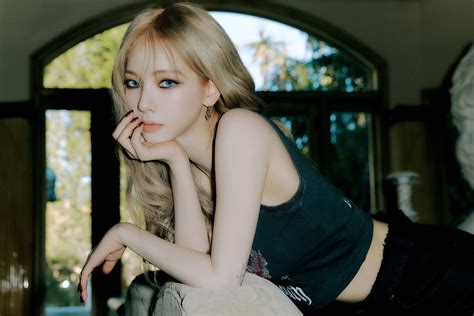 더쿠 에스파 티저 속 카리나 필승 포즈