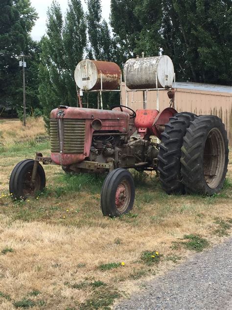 Ol Massey Ferguson Sitting Along The Road Vintage Tractors Old