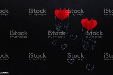 종이 접기 검은 배경에 공기 풍선 심장을 했다 사랑과 발렌타인의 개념 0명에 대한 스톡 사진 및 기타 이미지 0명 공휴일