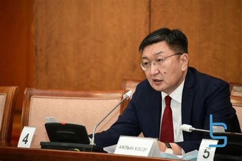 Я Содбаатар Би болон миний хүү Боловсролын зээлийн сангаас нэг ч төгрөг аваагүй