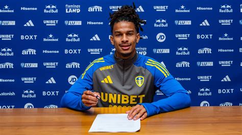 Isaac Schmidt Completes Leeds United Move Leeds United