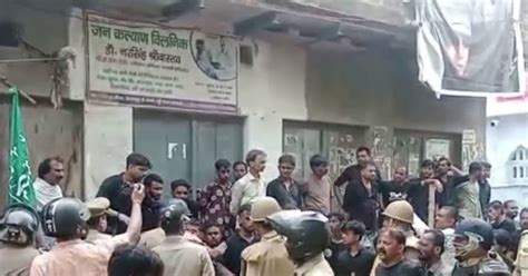 Up News वाराणसी में ताजिया को लेकर दो गुटों में जमकर हुआ पथराव 100 से