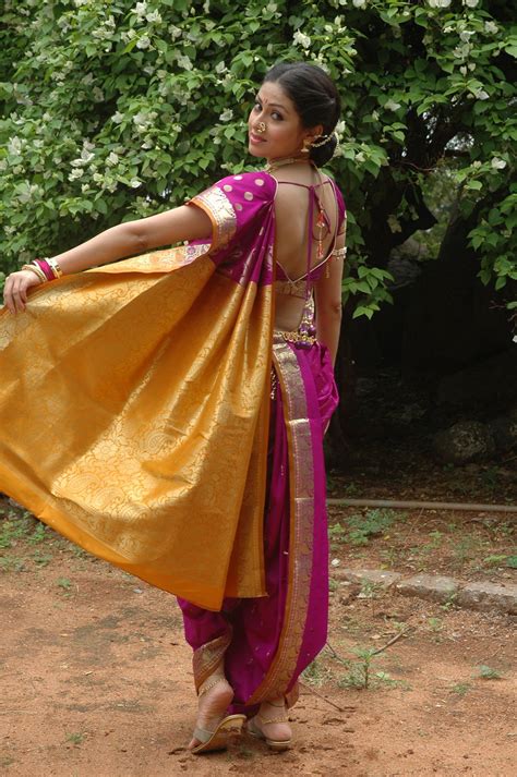 Sadha Hot Photo Gallery In Saree From Mythri Movie ~ Tolly Mass