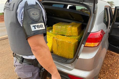 Rapaz de anos é preso transportando mais de meia tonelada de maconha em Icém SP