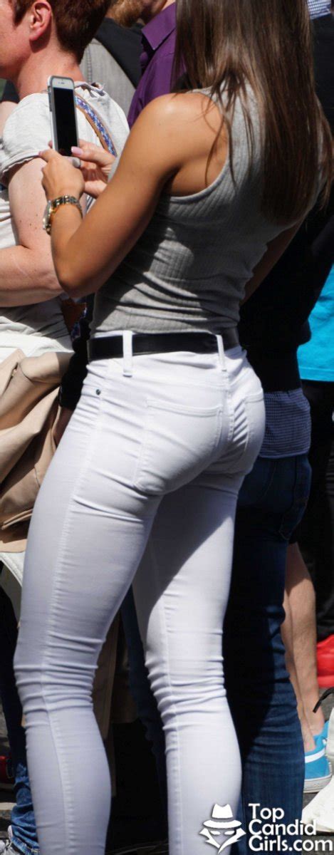 Candid Ass Girl With Smarthphone Candid Pictures Thecandidforum