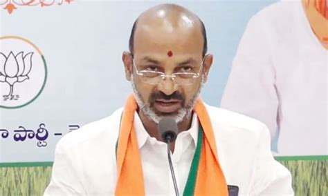 బండి సంజయ్ ఫోన్‌ బయట పడితే రాజకీయ సంచలనం