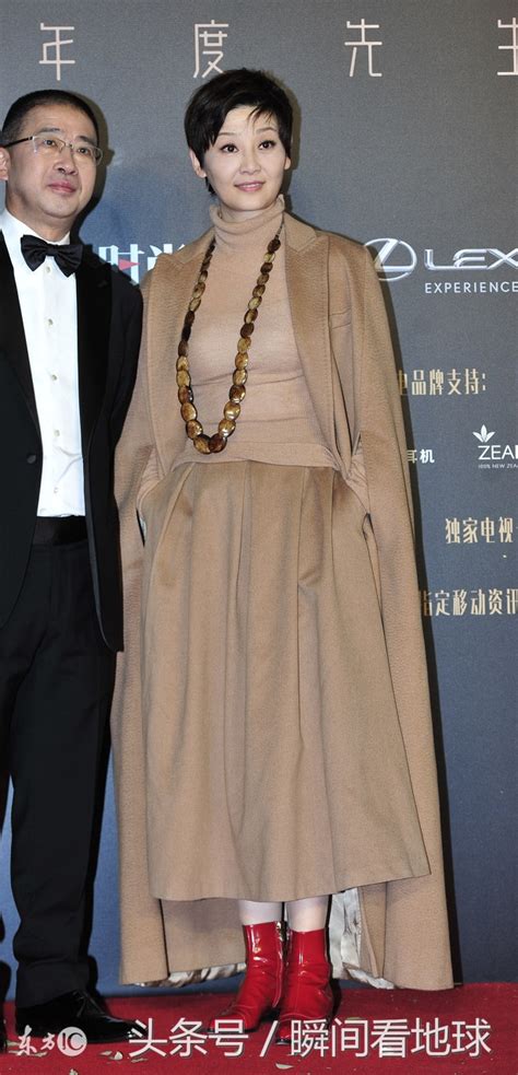徐帆亮相某活动被拍，网友：衣服好一般，全靠颜值在撑！