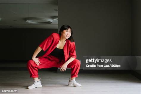 Dancer Crouching Photos And Premium High Res Pictures Getty Images