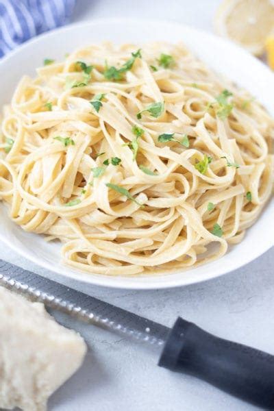 15 Minute Fettuccine With Light Alfredo Sauce