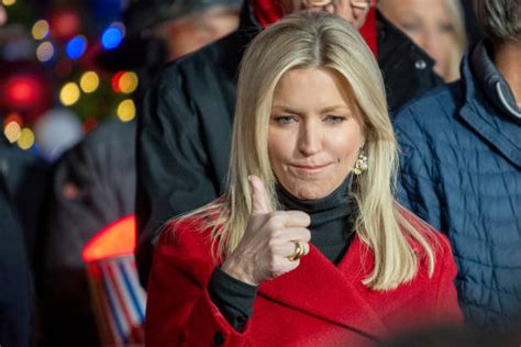 Ainsley Earhardt Salary Net Worth Husband Age Height