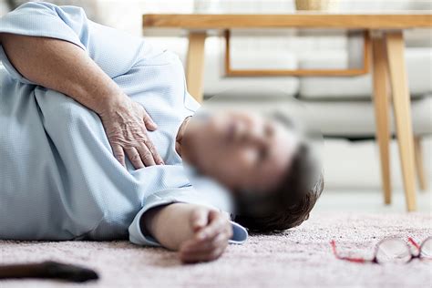 50대 여성 심장마비로 돌연 사망 밤에 마신 이것 때문